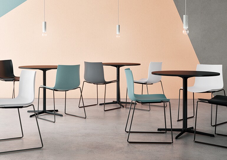 Arper indoor & outdoor furniture | AmbienteDirect